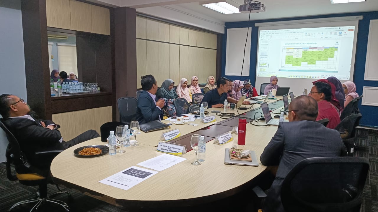 FIST - Faculty of Industrial Sciences and Technology - Mesyuarat ...